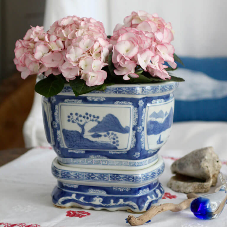 Old Lyme Cache Pot & Stand - Nora Murphy Country House